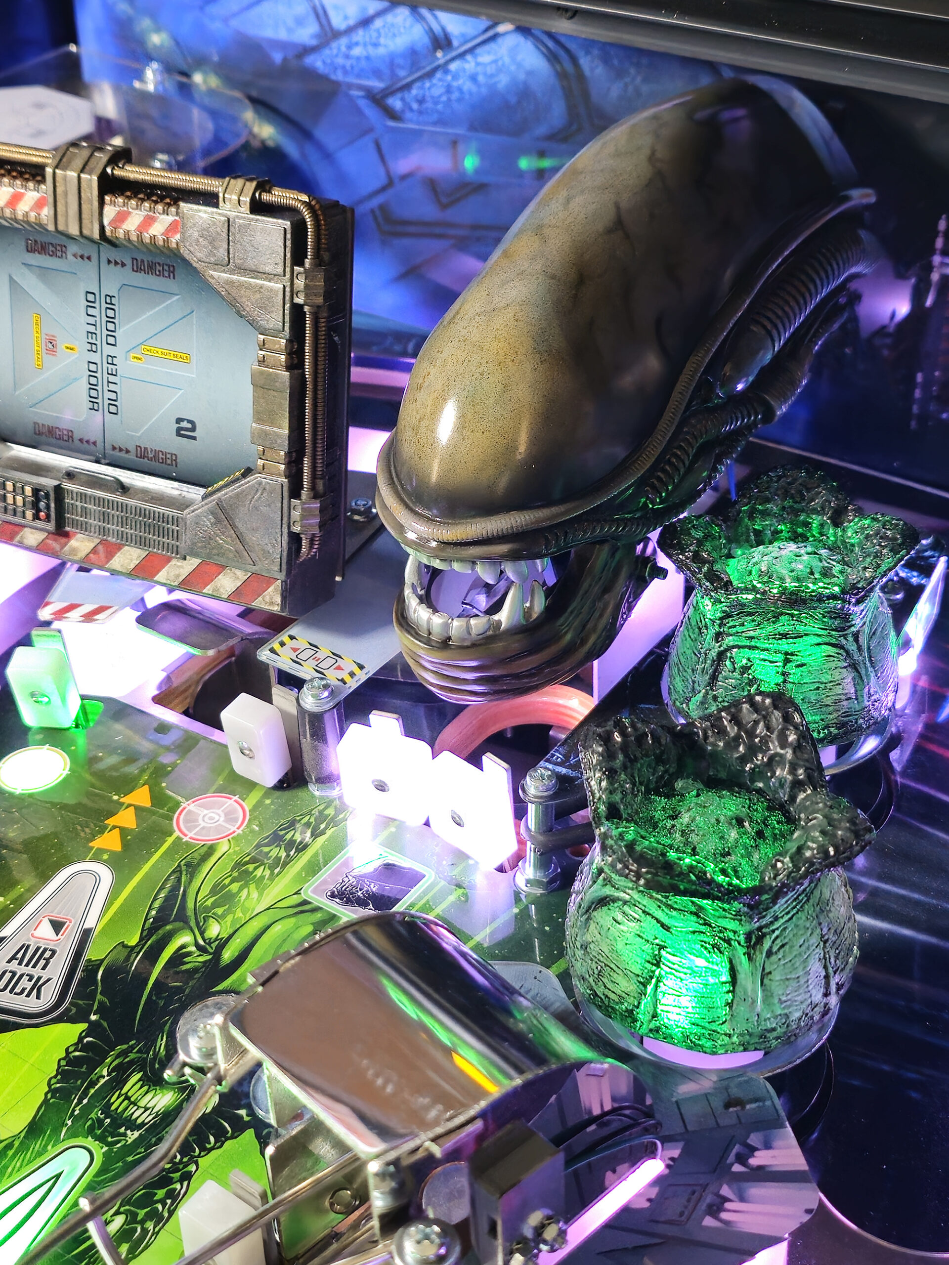 Hand Painted Xeno Mech - PMP Amusements